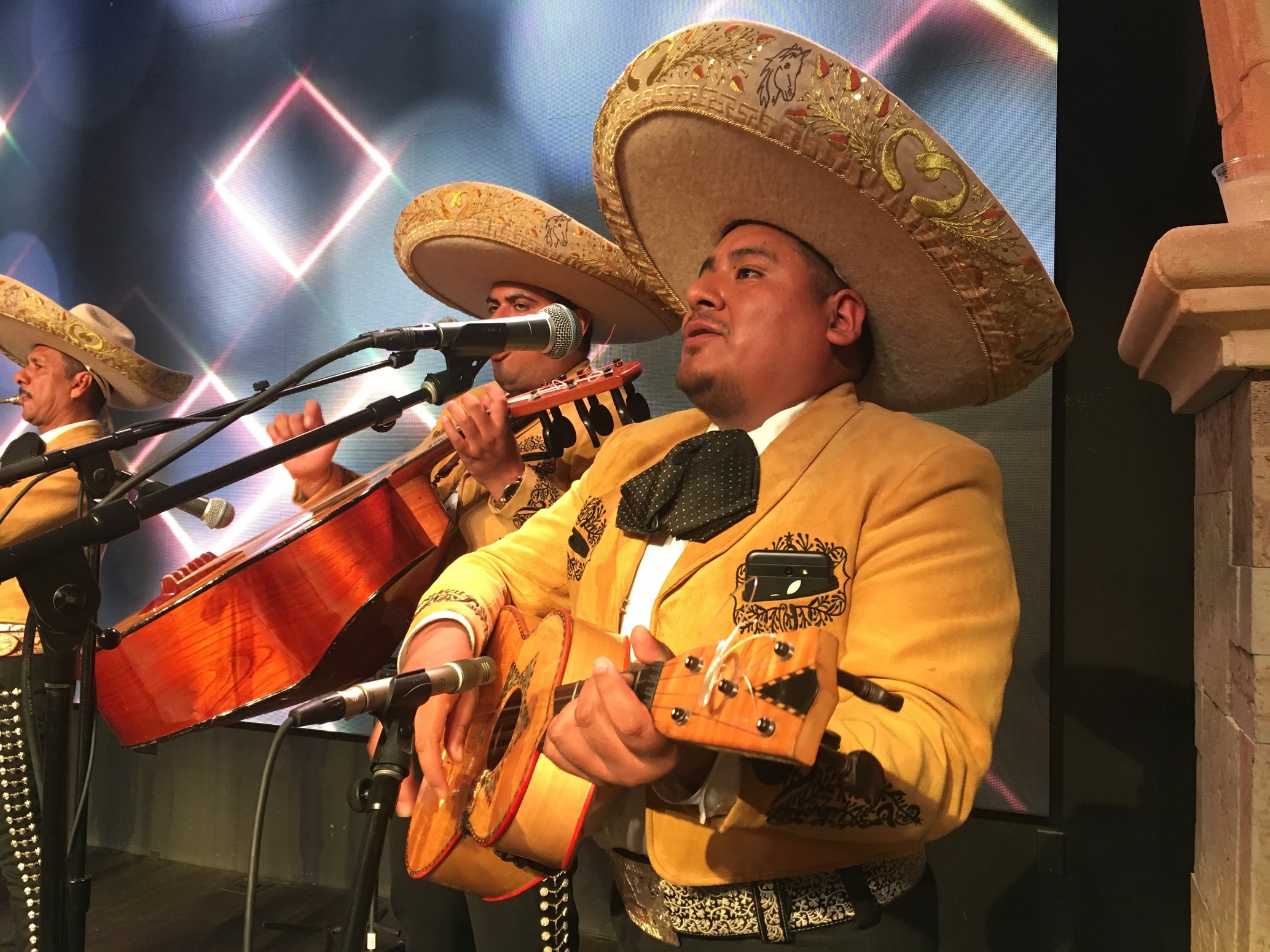 Mariachi Sol Azteca | Plaza Mariachi listen to your favorite Mariachis!